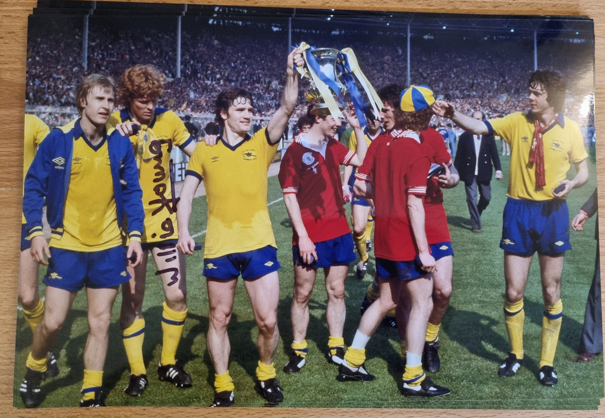 Signed Willie Young Arsenal – roundourwaysportingmemorabilia